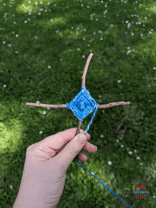 How to Make a God's Eye Craft with Sticks and Yarn for Kids - Paper ...